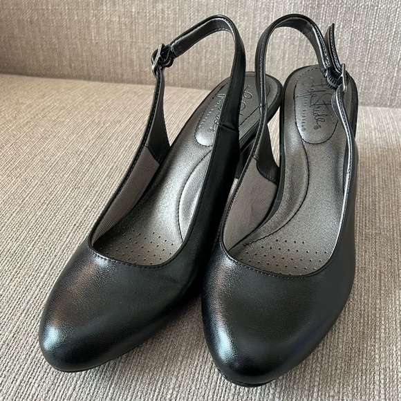 Life Stride | Shoes | Lifestride Soft System Black Sling Back Heels ...